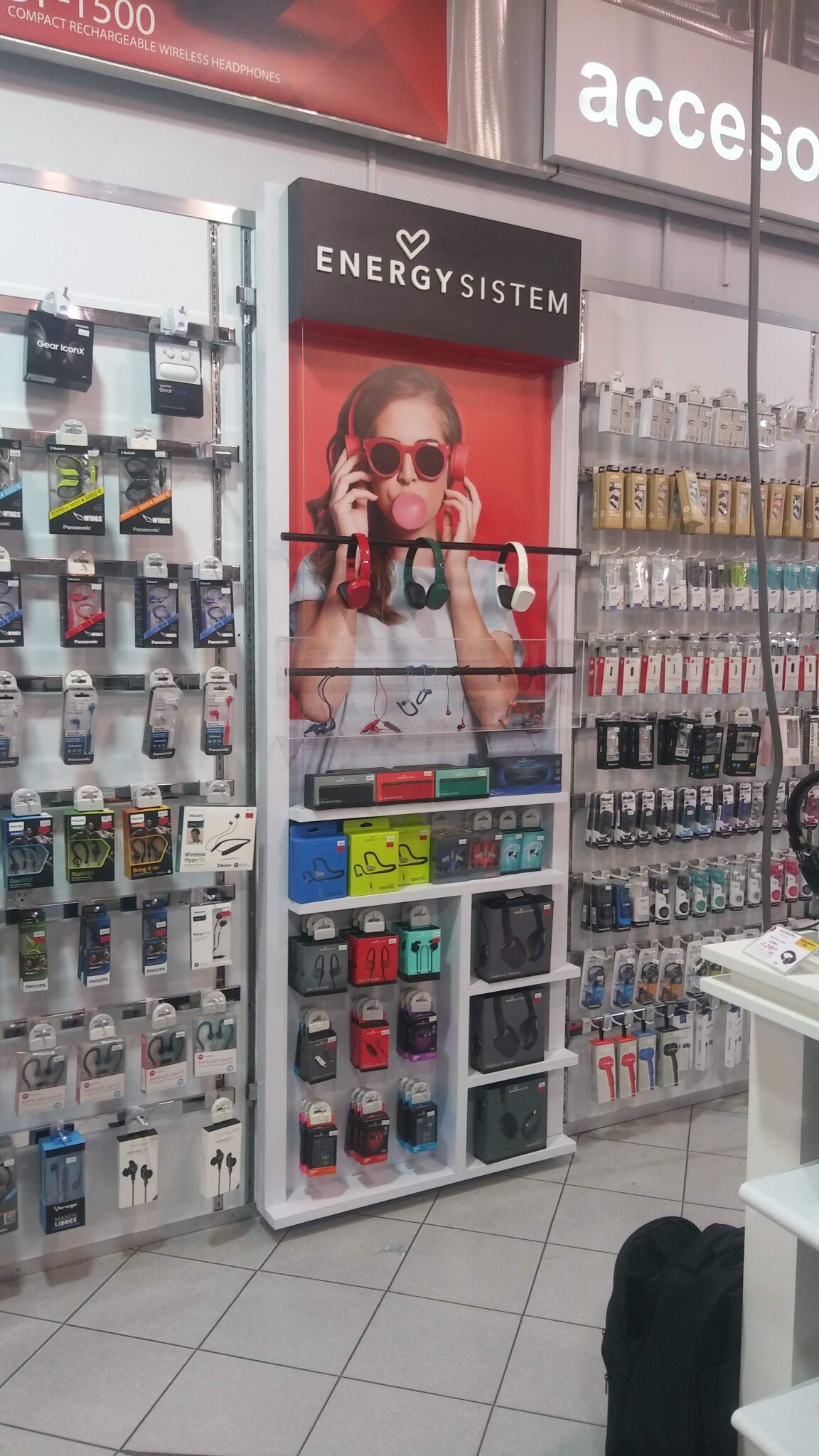 Exhibidor con display y secciones mdf – Stands en venta y renta.